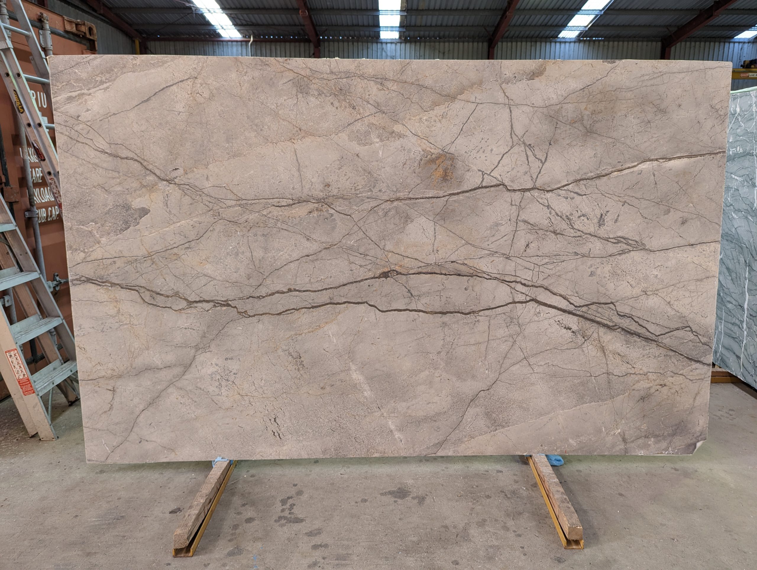 Silver River (Cello) BL9048 honed – Finestone