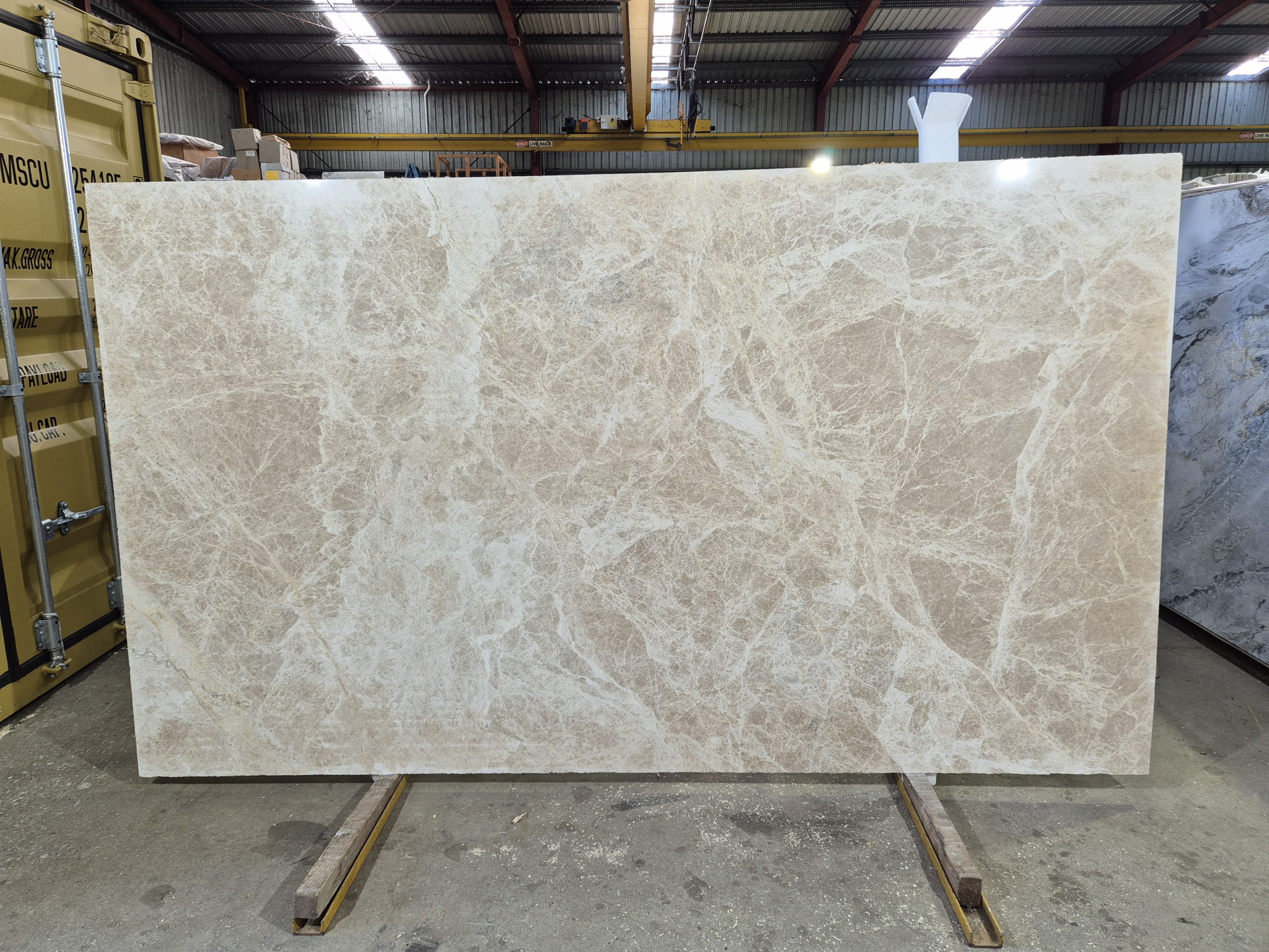 Light Emperador BL133 – Finestone