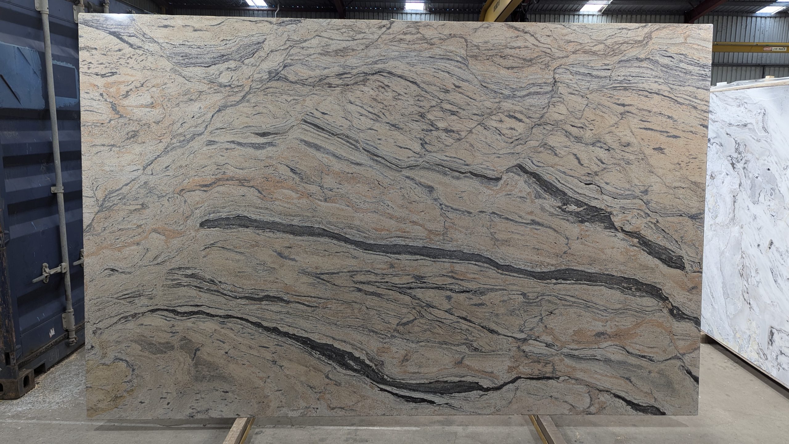 Kalahari 20mm polished BL188 – Finestone