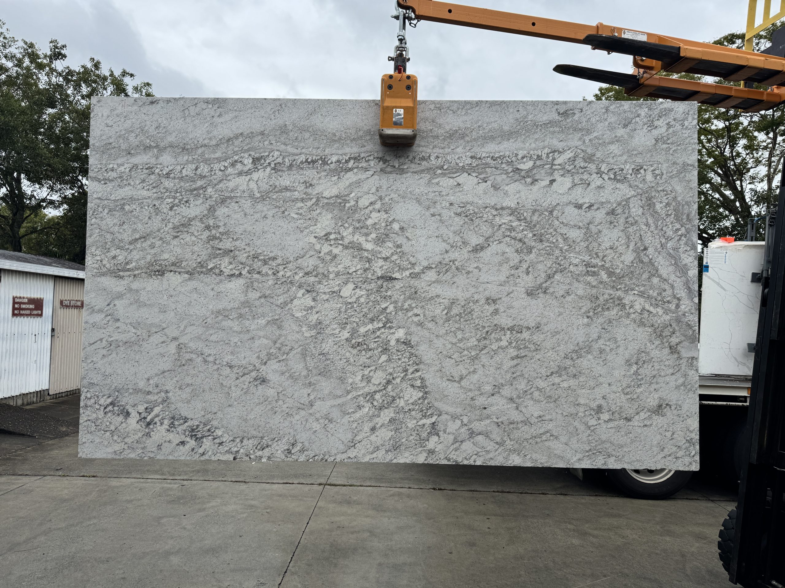 Opus White LF BL20828 – Finestone