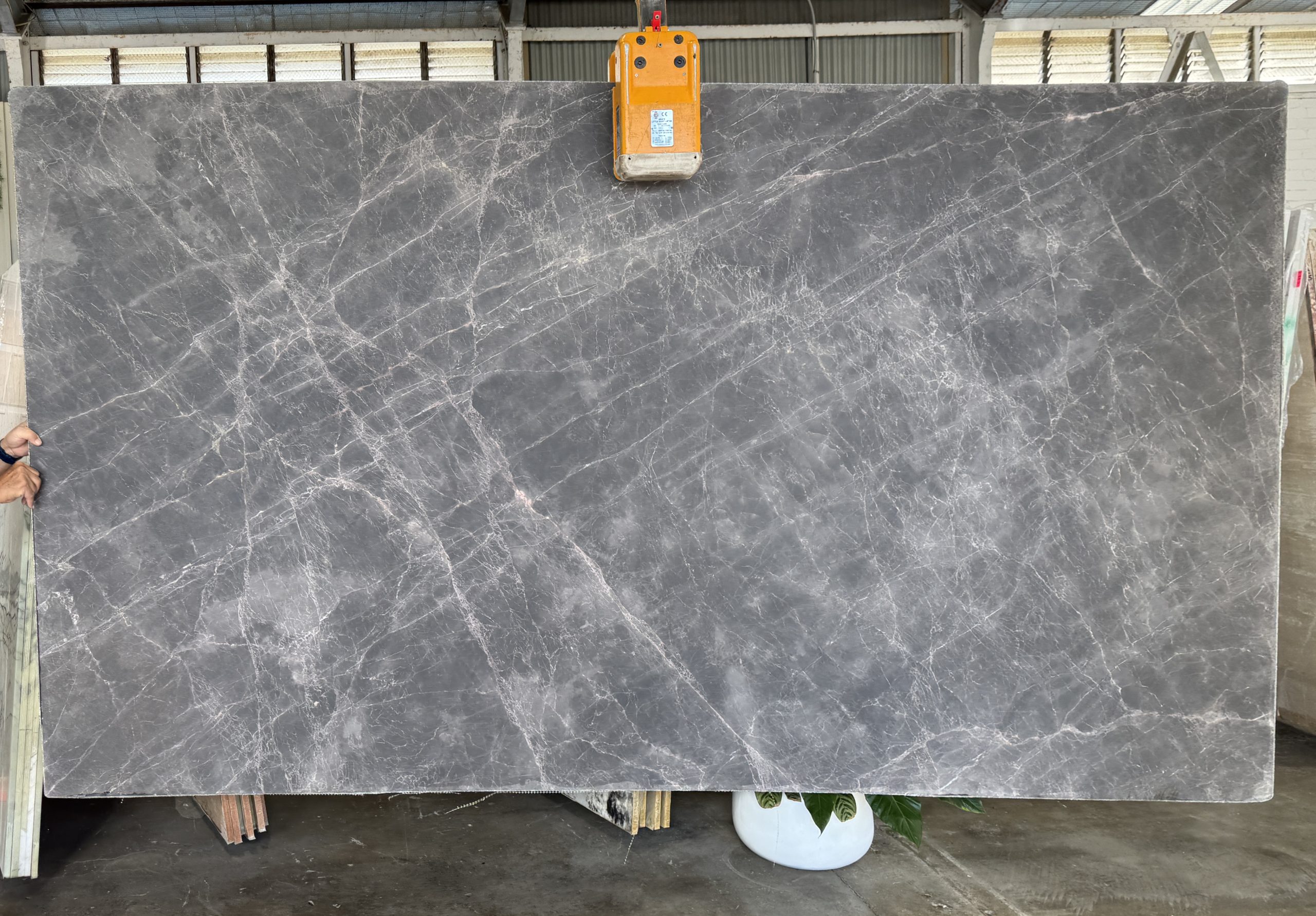 Emperador Silver (Dark) BL13016 – Finestone