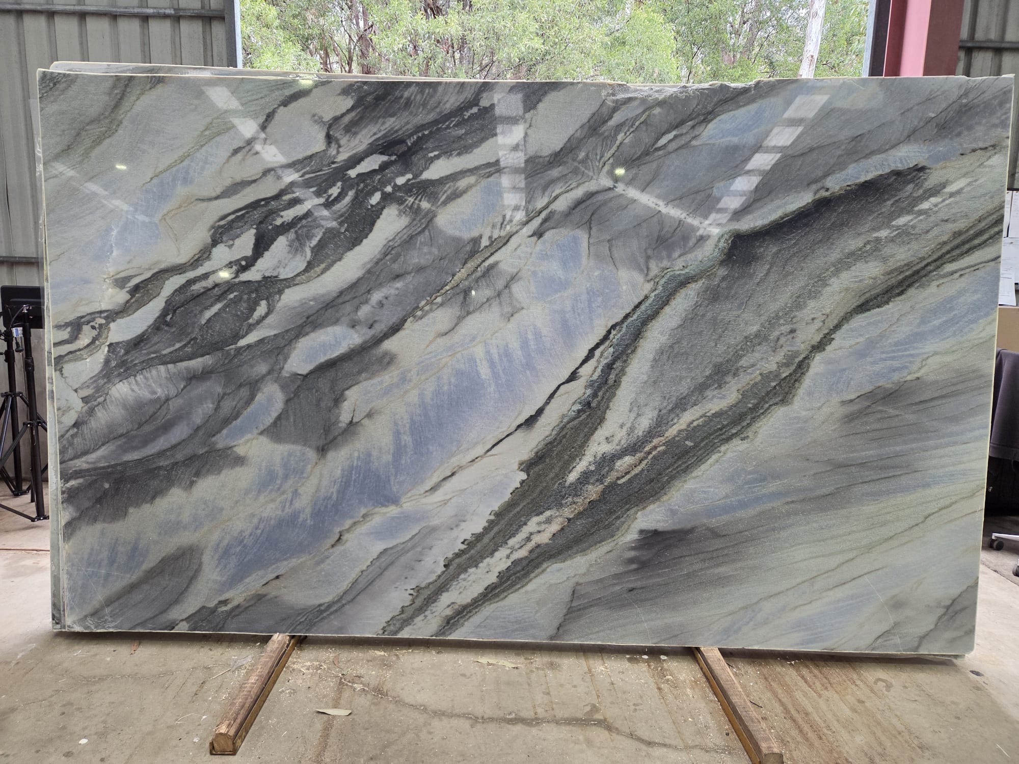Blue Reverie Polished BL36104 – Finestone