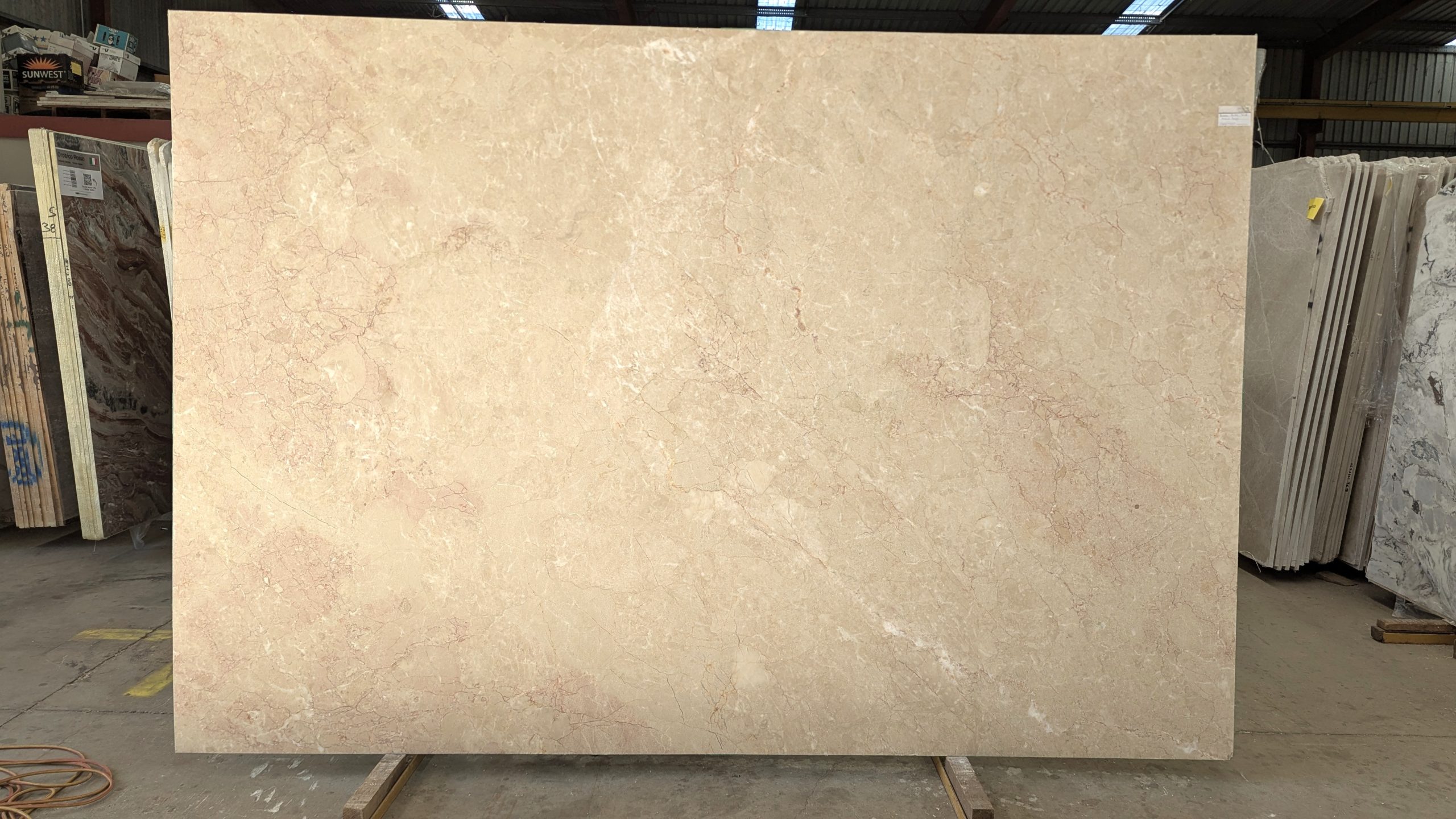 Rosable Honed BL3998 – Finestone