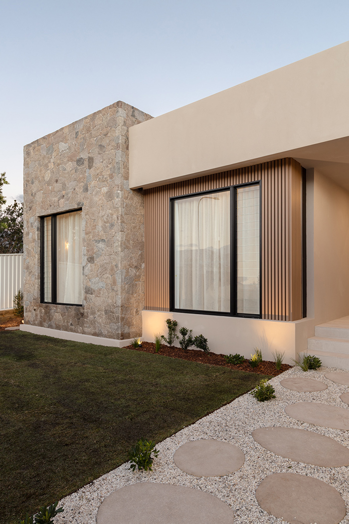 AMAIA – Finestone
