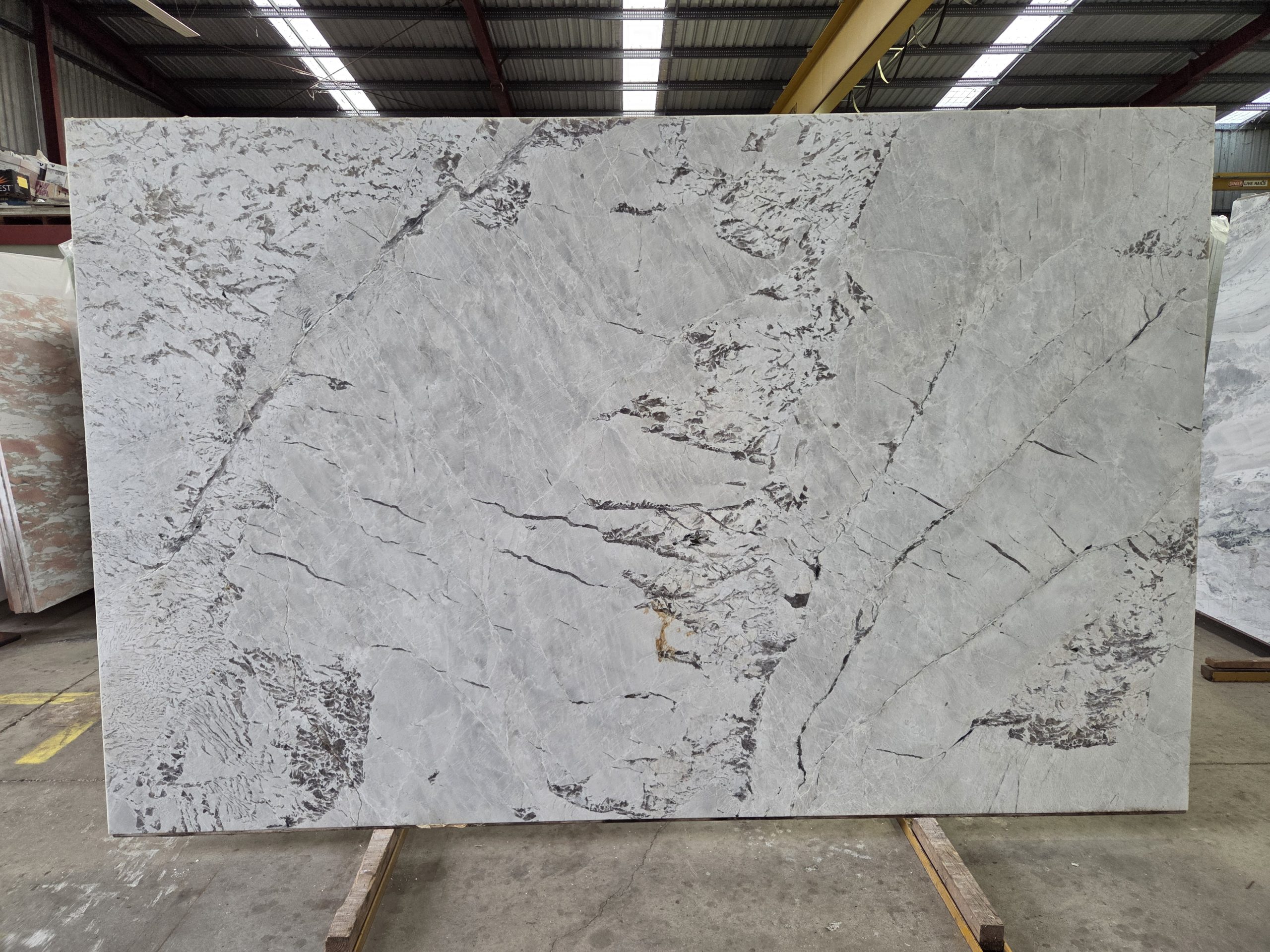 Alabaster White LF BL811 – Finestone