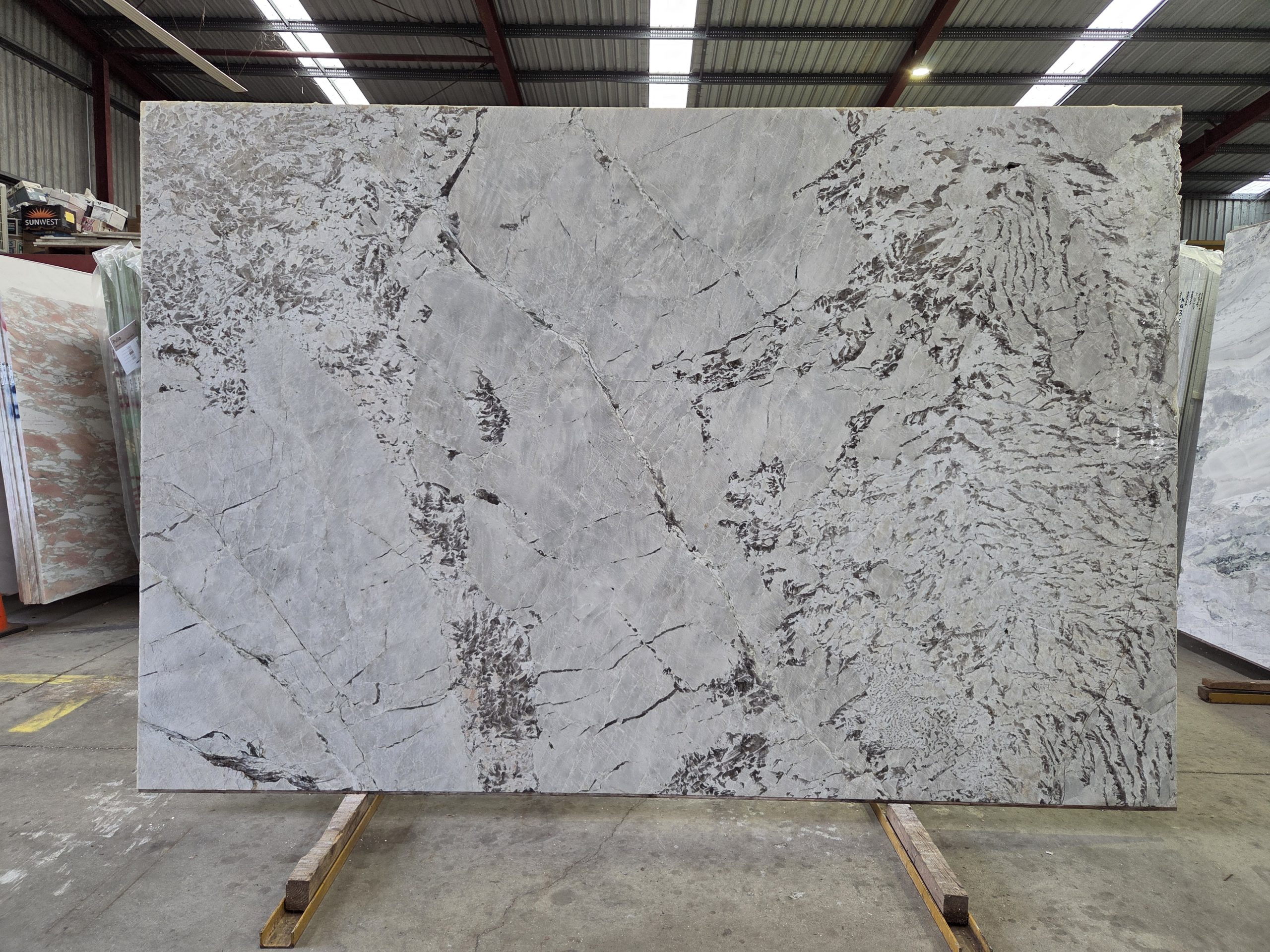 Alabaster White polished BL811 – Finestone